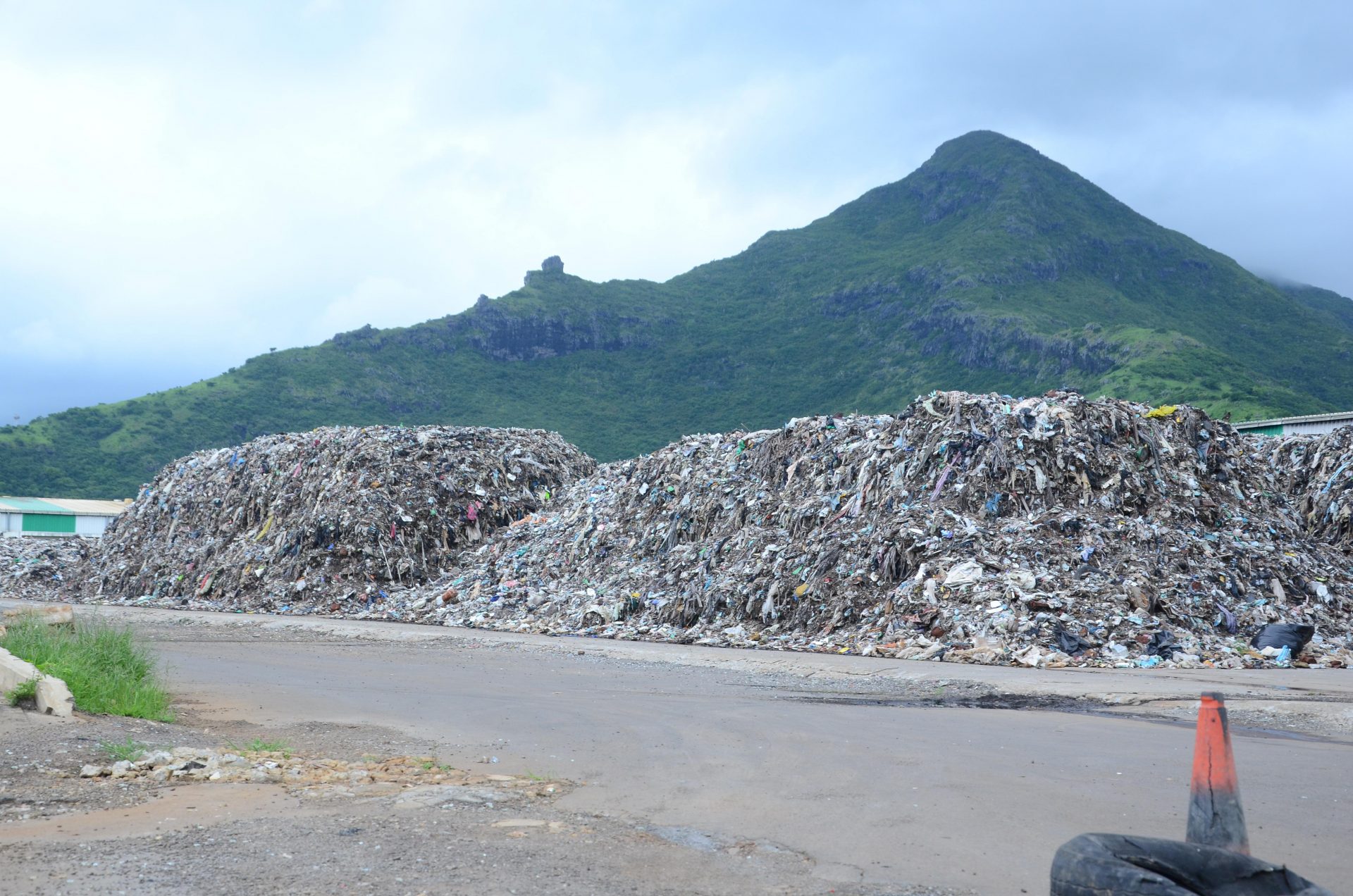 Environnement : 1 375 tonnes de déchets chaque jour à Maurice | Le ...