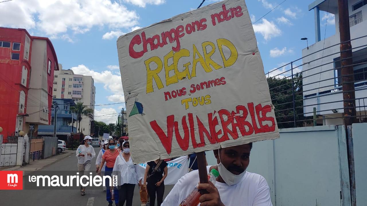 [En images] World Mental Health Day : marche de sensibilisation de ...